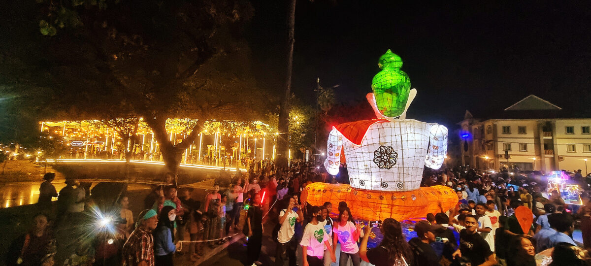 The 12th astonishing Giant Puppet Parade in Siem Reap - Cambodia Jeep